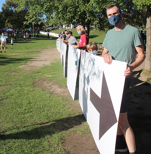 Friends of Small's Creek Ravine send 400-foot message to Metrolinx ...